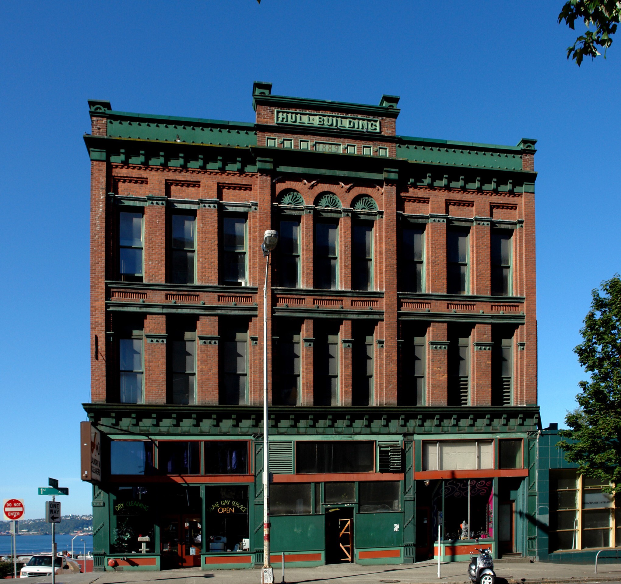 Commercial Real Estate Report Seattle – Q2 2023 - Ewing & Clark Inc.